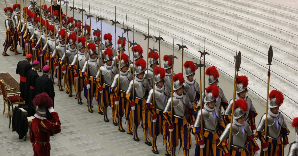 Pope tells Swiss Guard that Vatican City State is proud of their ...