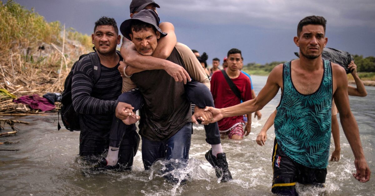 Migrants stream northward toward U.S. border in record numbers- Detroit ...
