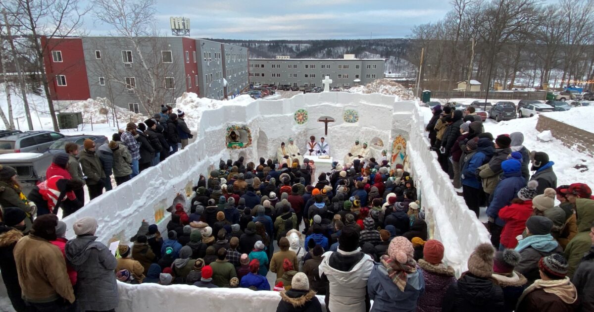 Ice chapel at Michigan Tech a 'cool' tradition for students, pilgrims ...